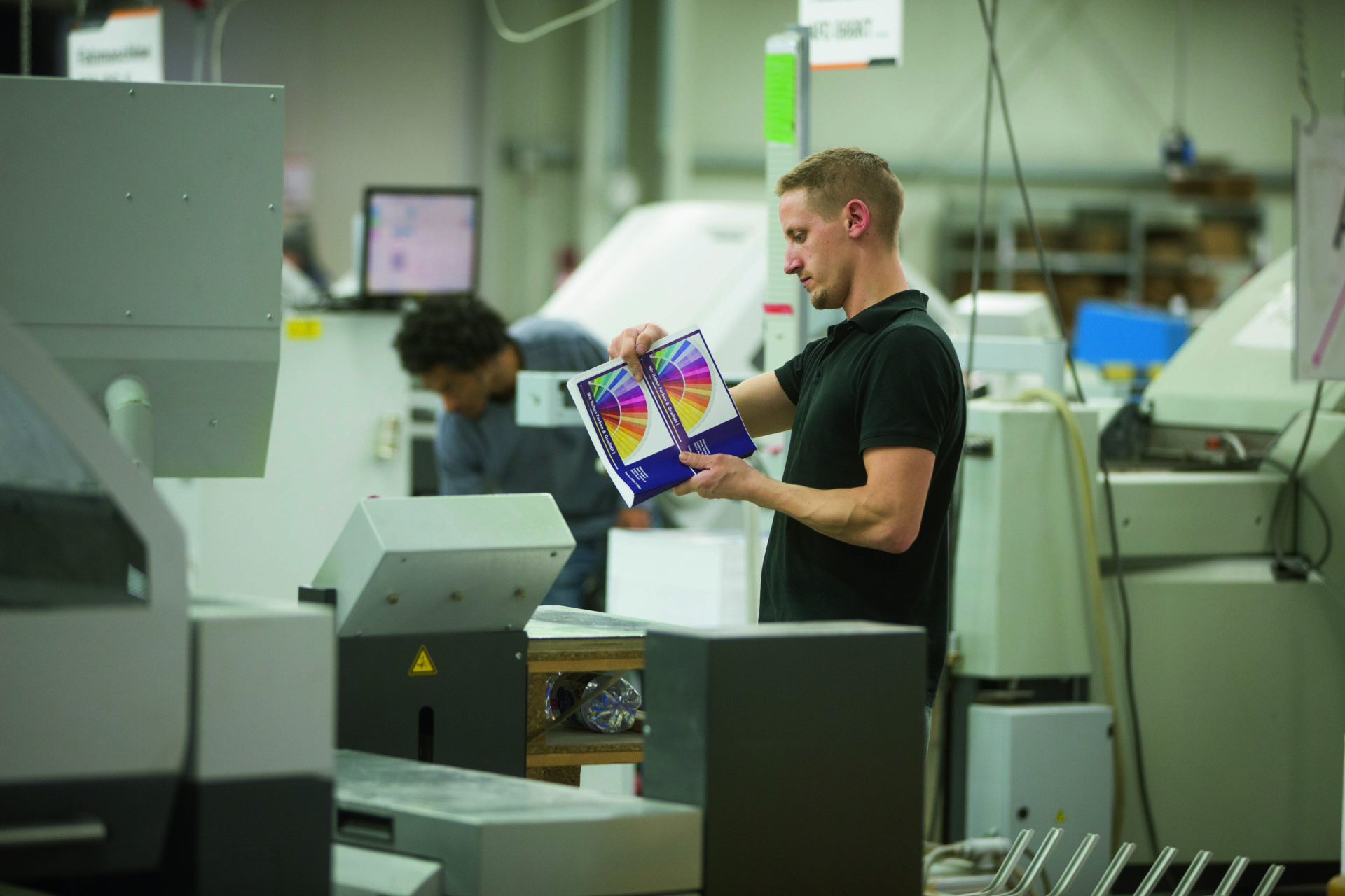 Printing, folding, stitching: offset printing in the Onlineprinters ...